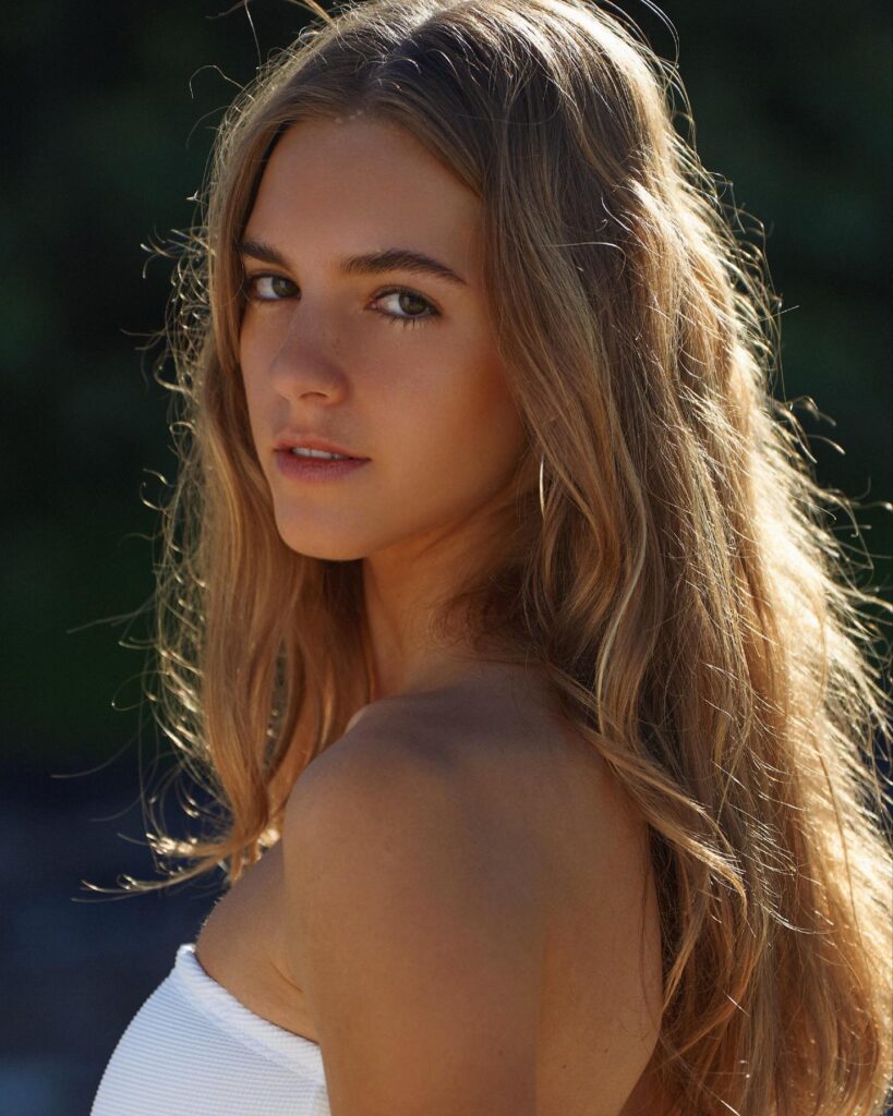 Emily Feld Bio, Age, Career, Net Worth, Height, Education,